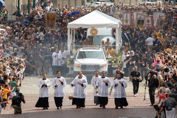 'Jesus is all around': St. Louis Catholics experience National ...
