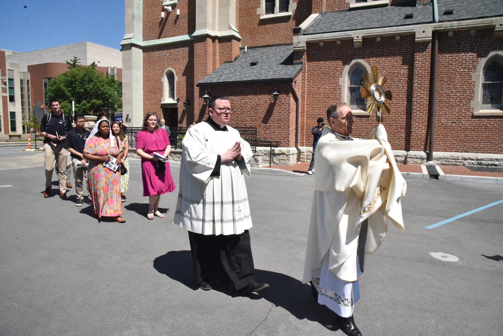 ‘Perpetual pilgrims’ start out across U.S., walking ‘with love and ...