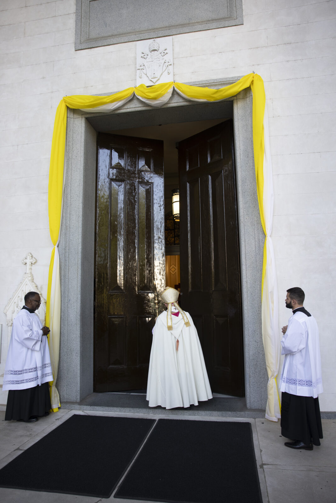 A knock on the door, a warm welcome - St. Louis Review